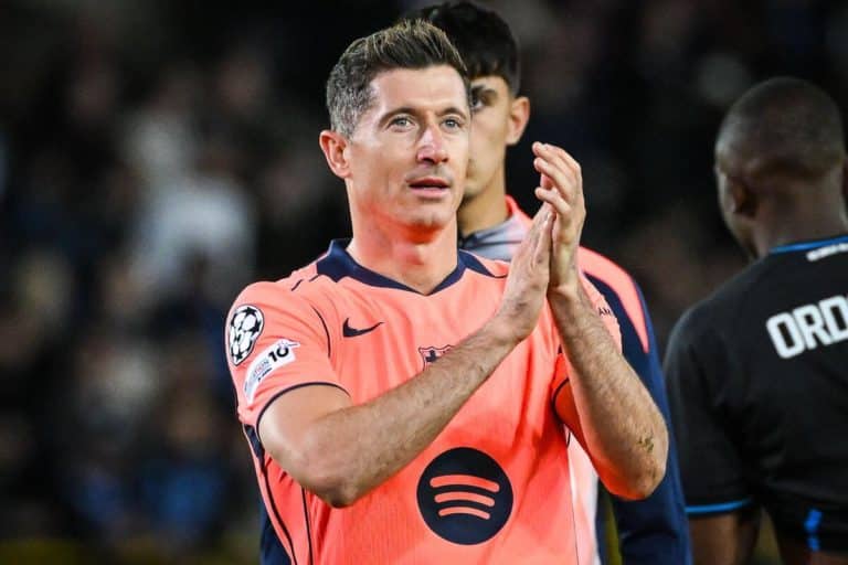 Lewandowski dostał kolejną ofertę. Zdecydował, gdzie chce grać - Goal.pl