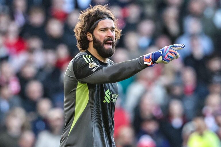 Alisson może dołączyć do giganta. Liverpool podjął decyzję - Goal.pl